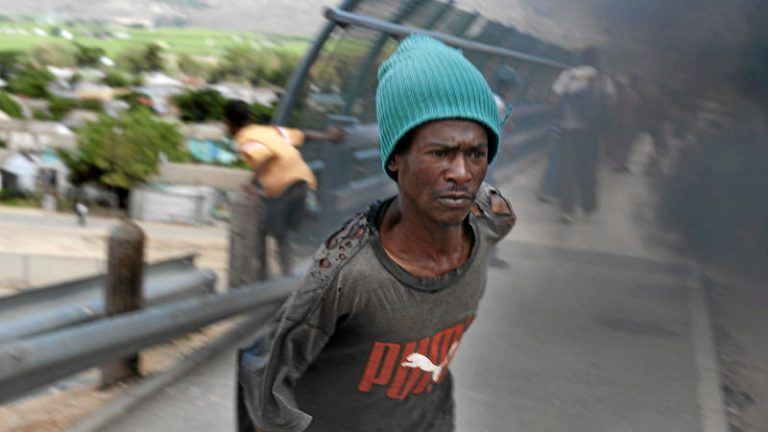 De Doorns strike: Media in the line of workers’ ire – The Mail & Guardian