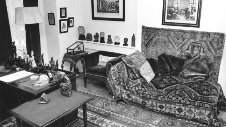 Freud’s sofa not so good – The Mail & Guardian