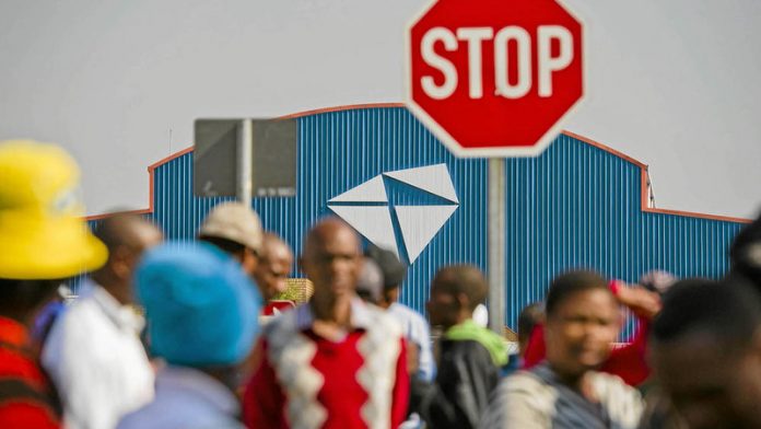 Post office strike continues as union talks collapse – The Mail & Guardian