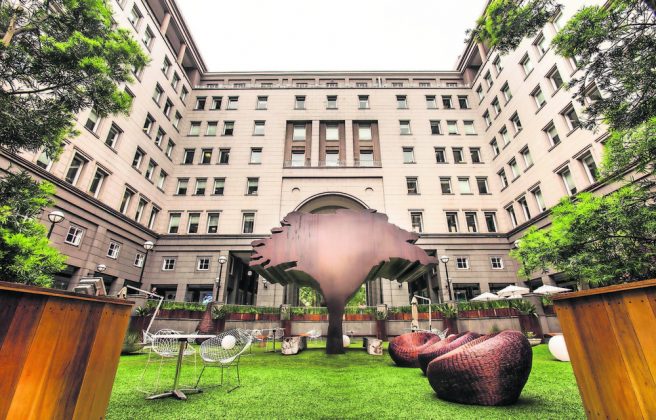FNB keeps its head office at One Simmonds Street – The Mail & Guardian