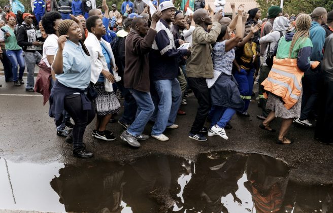 Bizarre battles in Gupta rescue – The Mail & Guardian