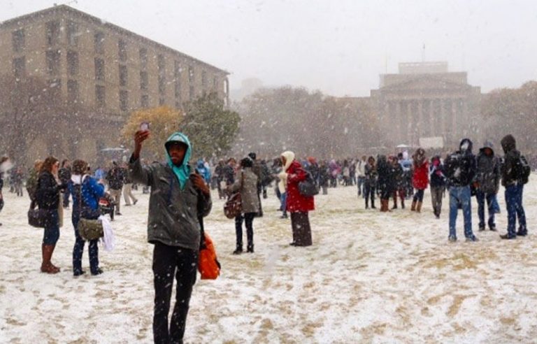 Snow in the city delights Jo’burg residents – The Mail & Guardian