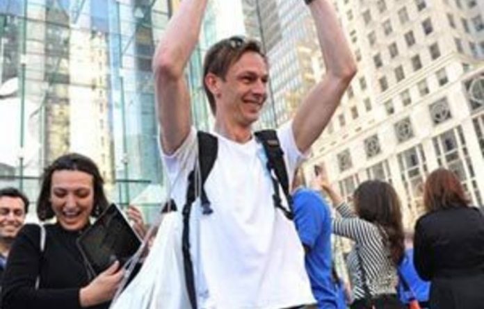 iPad hits US store shelves – The Mail & Guardian