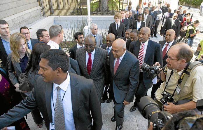 Rand buffeted by ‘perfect storm’ – The Mail & Guardian