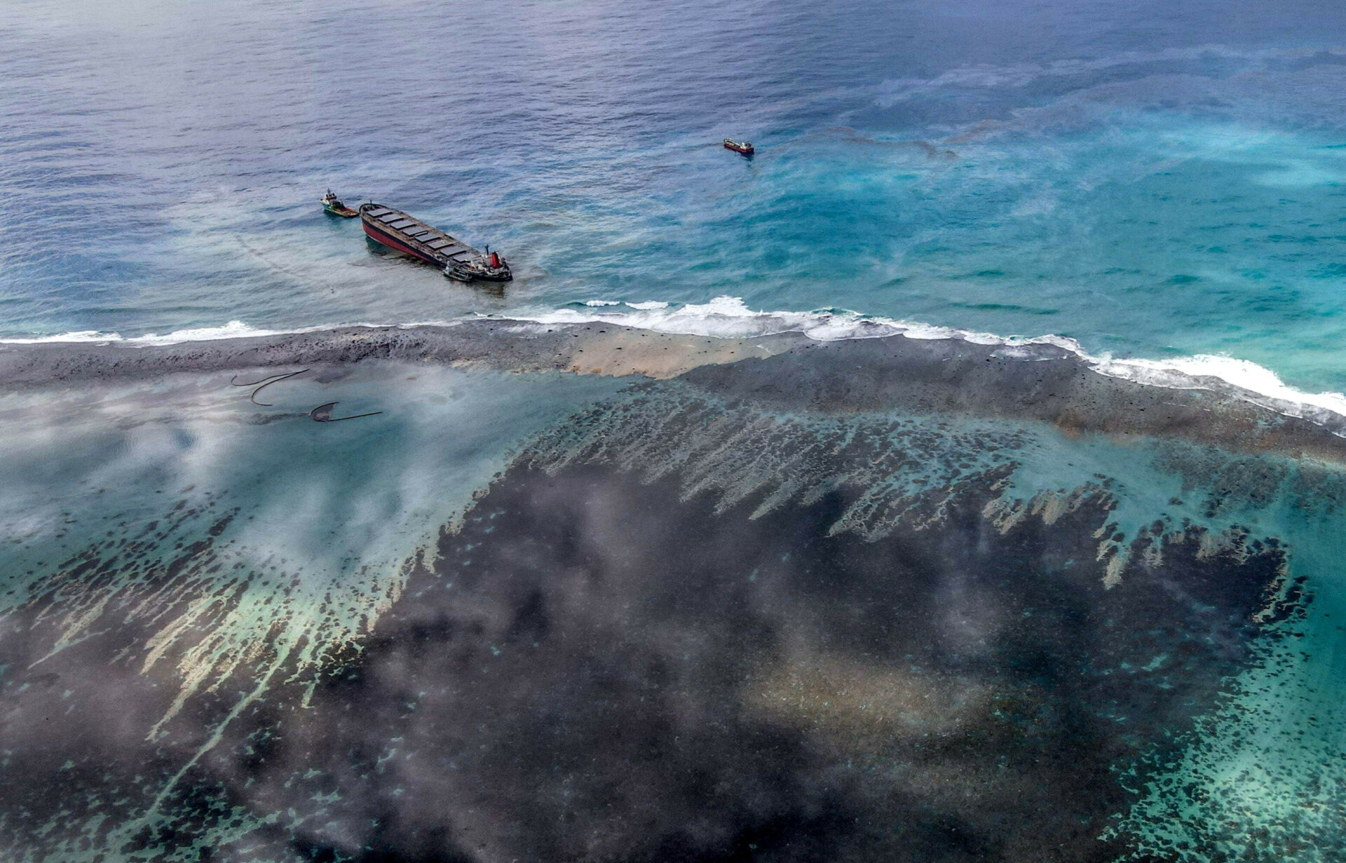 Mauritius weeps as the island is surrounded by oil – The Mail & Guardian