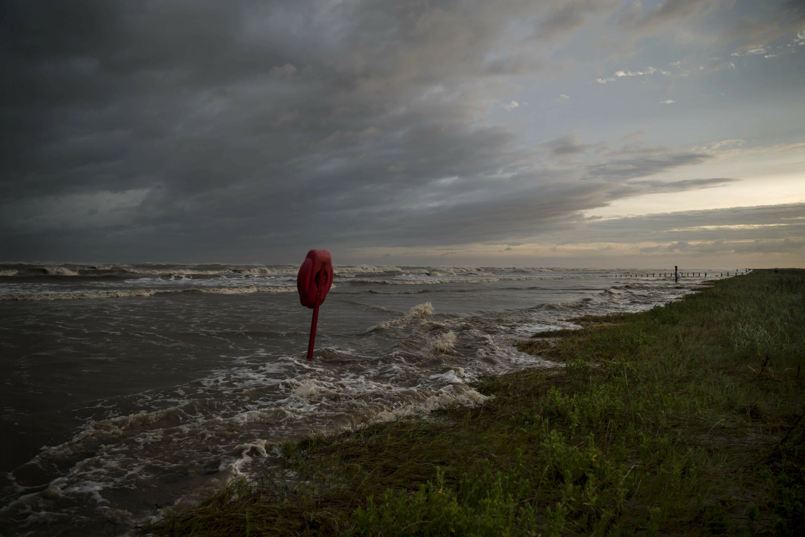 ‘Extremely dangerous’ Hurricane Laura makes landfall in US – The Mail ...