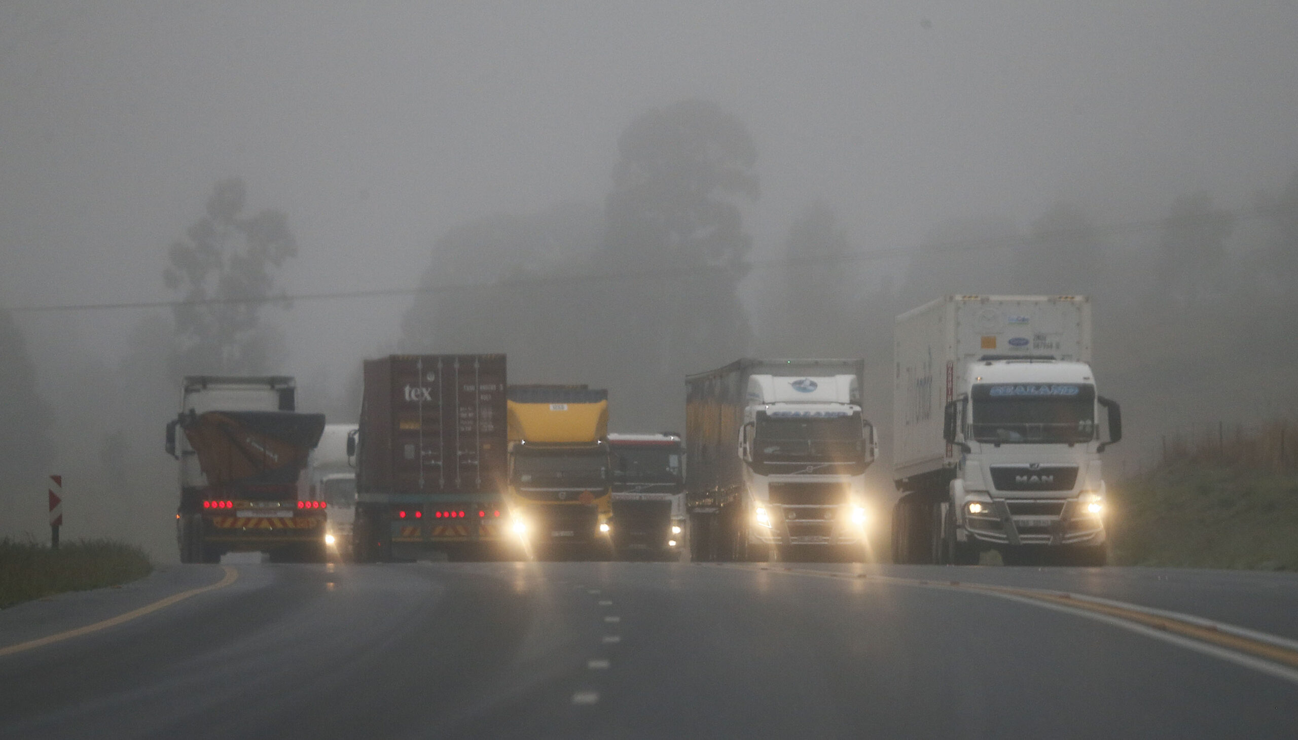 Trucks backed up on N3 highway because of flooding, deliveries ...