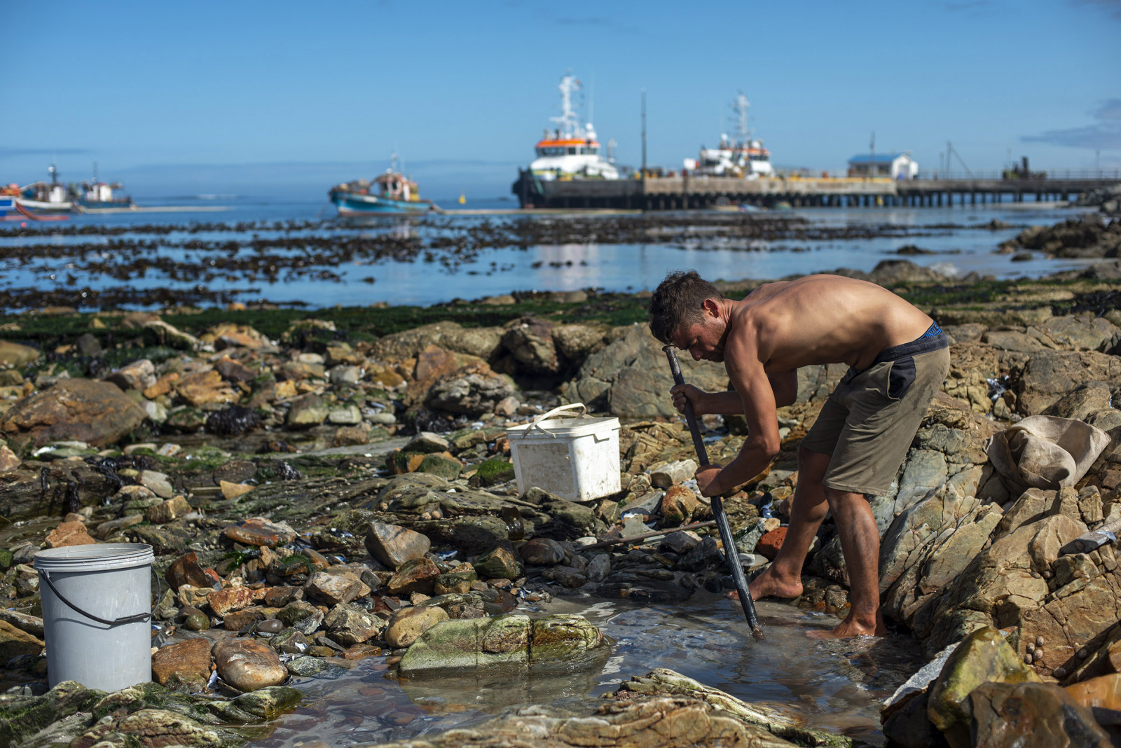 War for diamonds: How stones found at abandoned mines enter the illegal ...