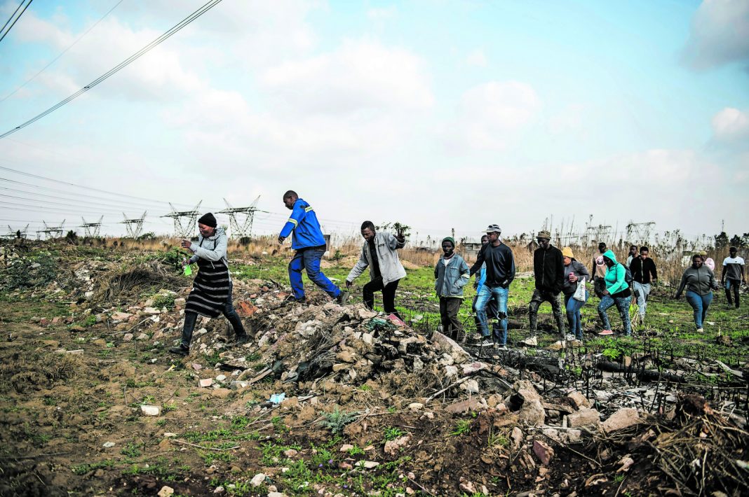 People rush to stake their claim as EFF leads land grab in Gauteng ...