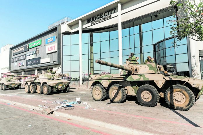 Singer Lebo Mathosa dies in car crash – The Mail & Guardian