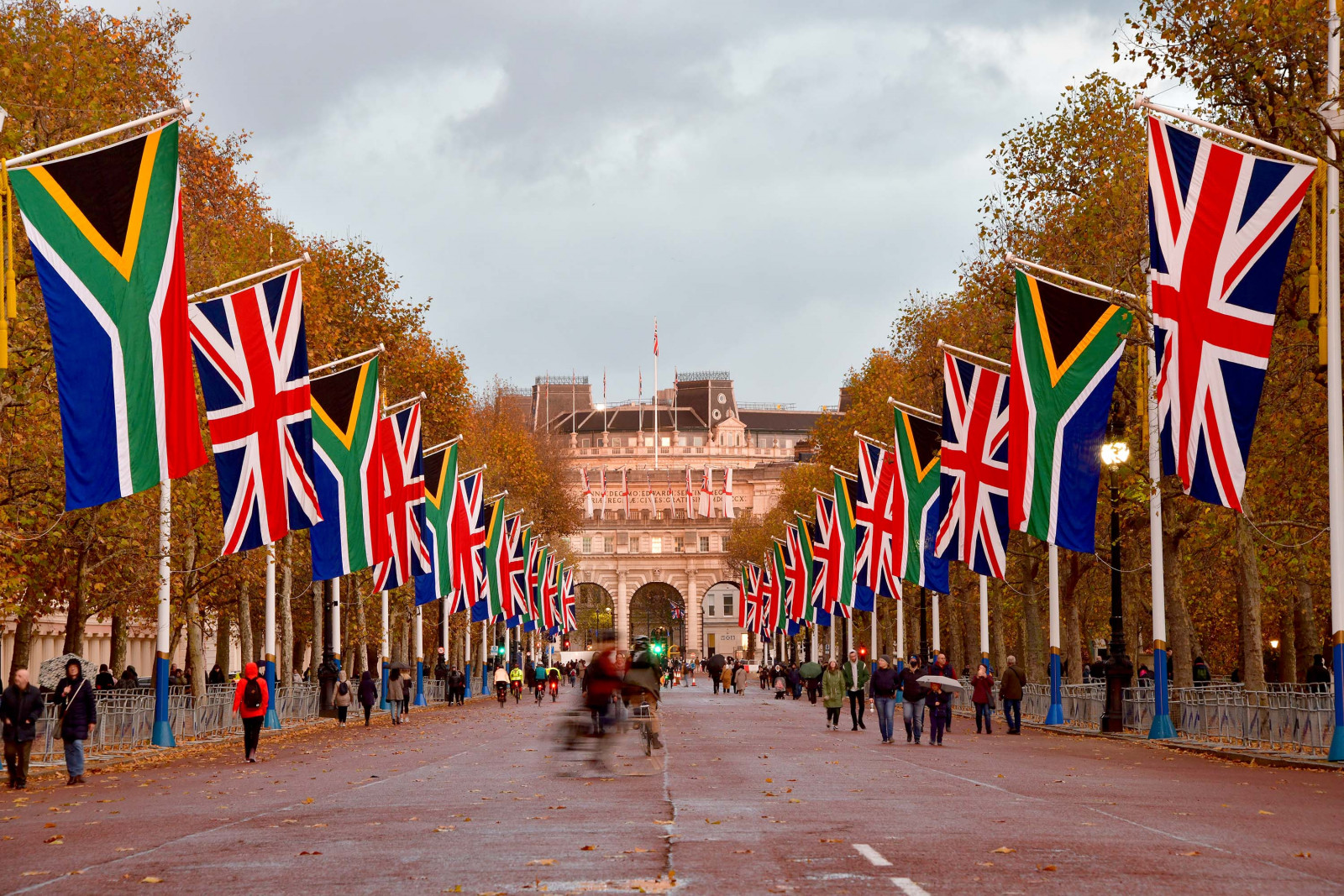 Springboks change four to face England at Twickenham; Makazole Mapimpi ...