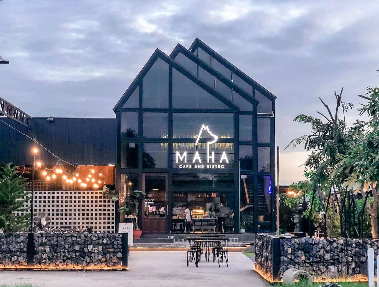 Dine with the sound of the sea – The Mail & Guardian