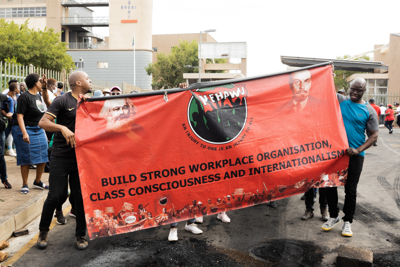 Talks resume as public service strike turns ugly – The Mail & Guardian